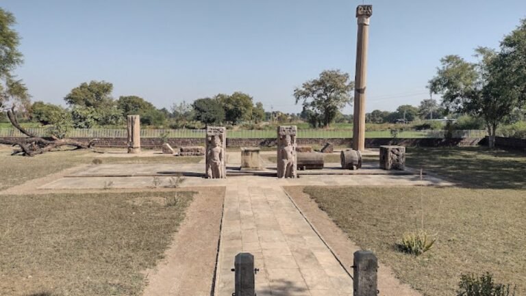 Top 5 Best Places Visiting in Mandsaur – Temples, Forts & Natural Wonders
